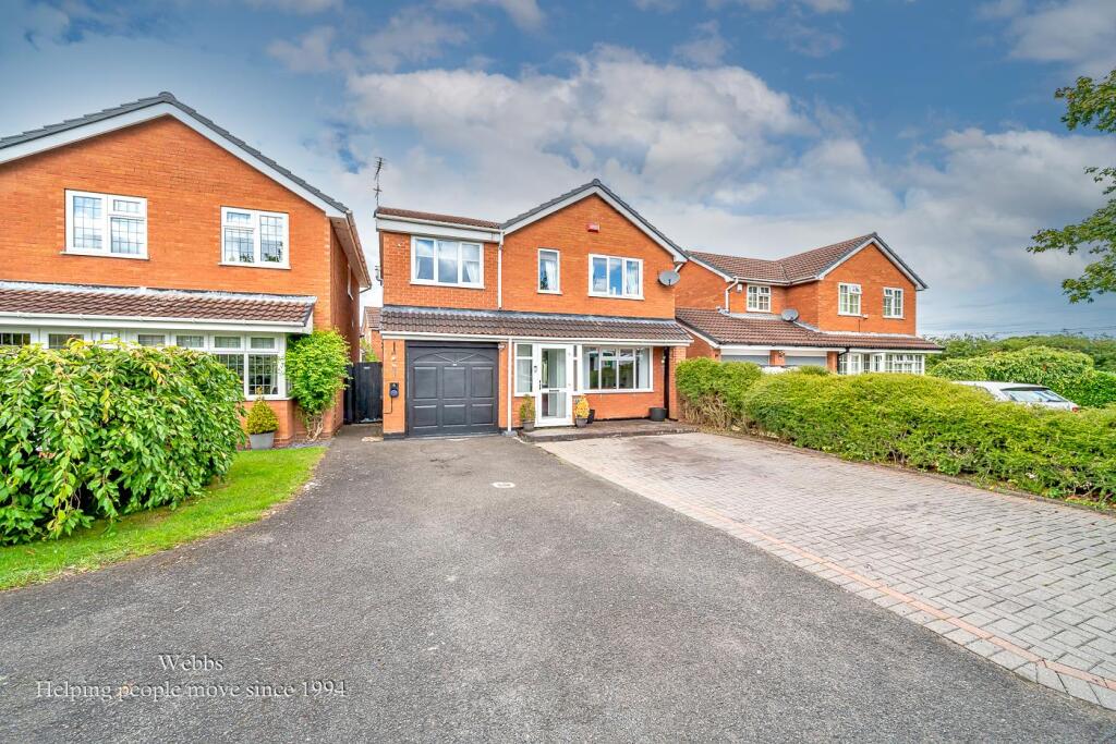 4 bedroom detached house for sale in Baneberry Drive, Featherstone ...