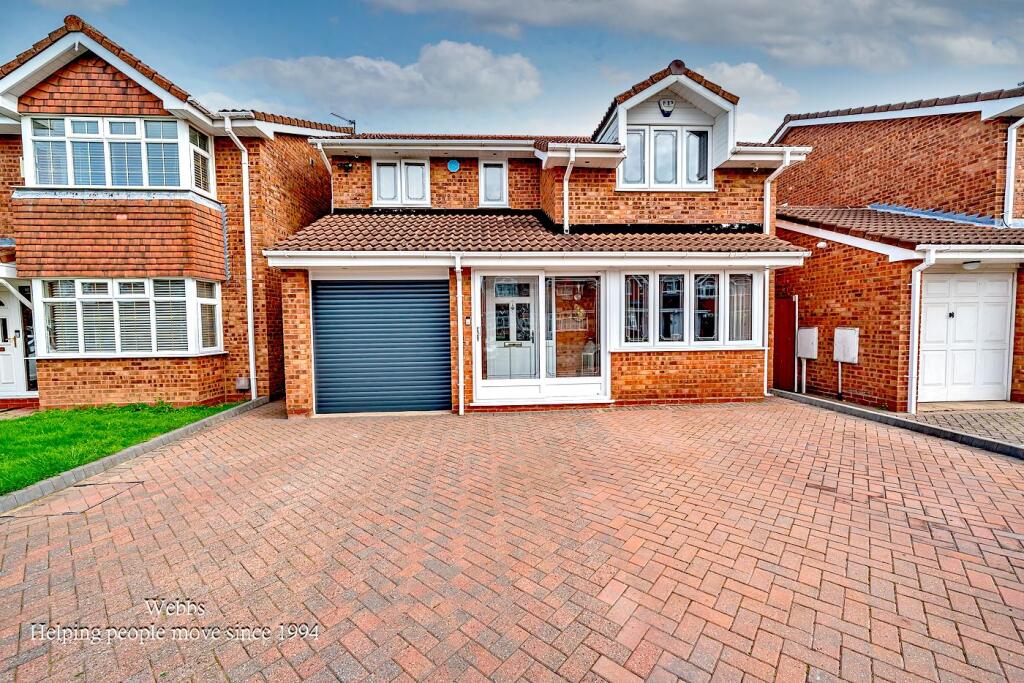 4 bedroom detached house for sale in Thistledown Drive, Featherstone ...