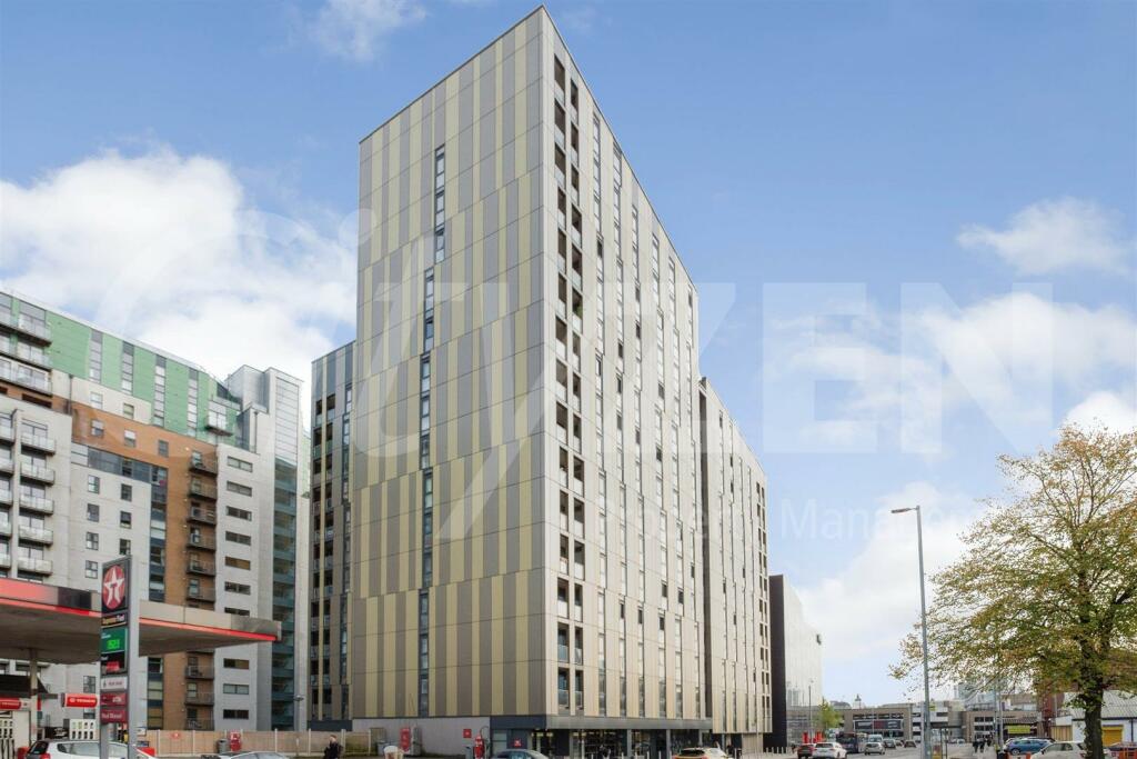 2 bedroom flat for sale in Hallmark Tower, 6 Cheetham Tower, Manchester, M4