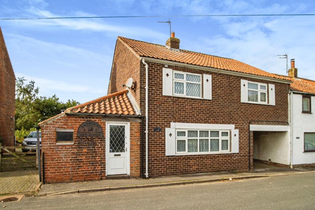 4 bedroom link detached house for sale in Chimney Field Road, Halsham ...