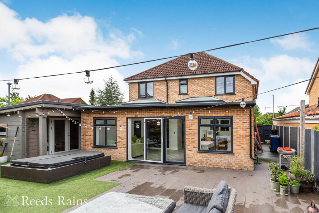 4 bedroom detached house for sale in Barn Hey Drive, Farington Moss ...