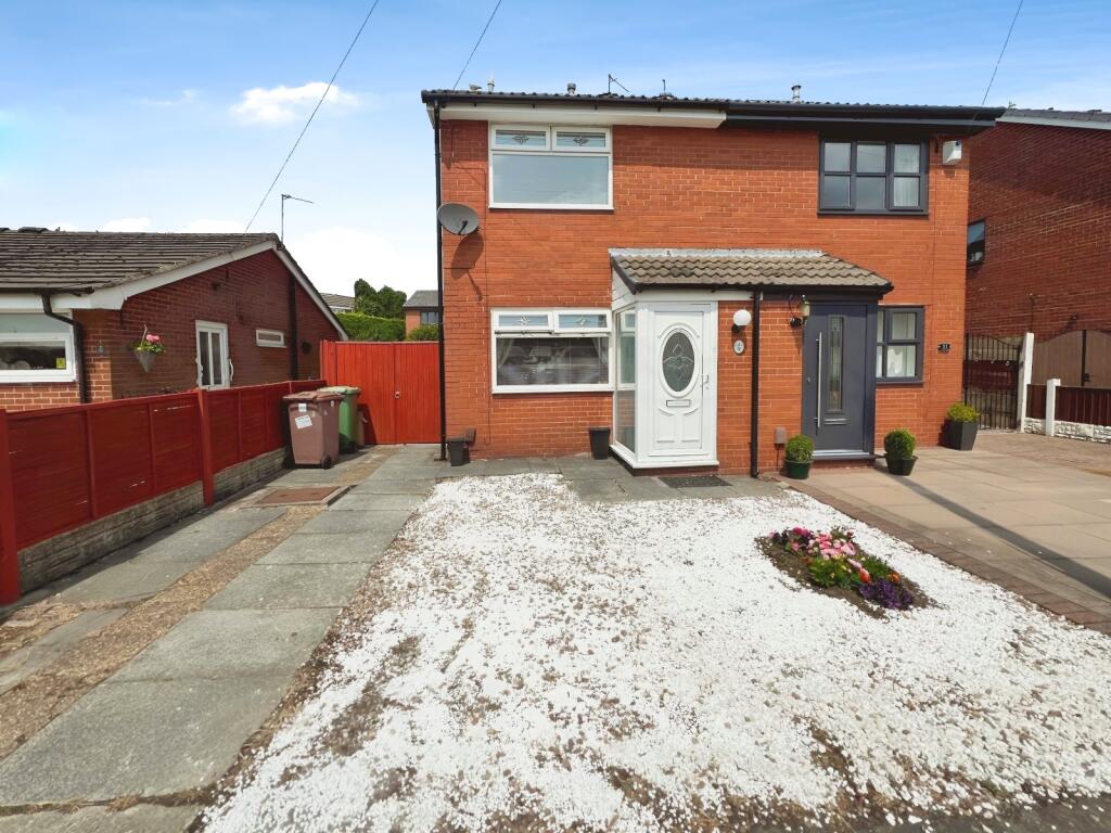 3 bedroom semi-detached house for sale in Abinger Road, Ashton-in-Makerfield, Wigan, Merseyside, WN4