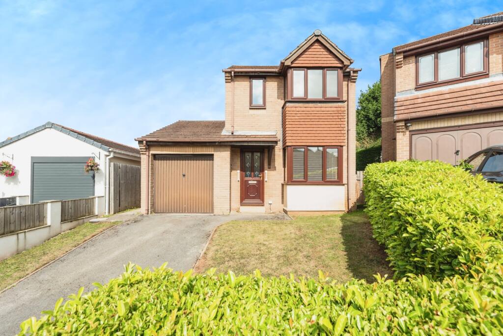 3 bedroom detached house for sale in Richmond Road, Upton, Pontefract ...