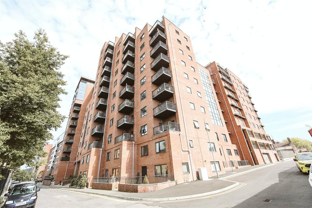 2 bedroom apartment for sale in Hurst Street, Liverpool, Merseyside, L1