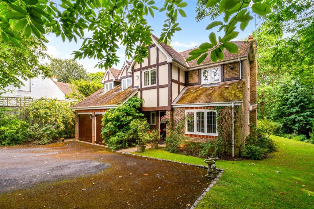 5 bedroom detached house for sale in Connaught Road, FLEET, GU51