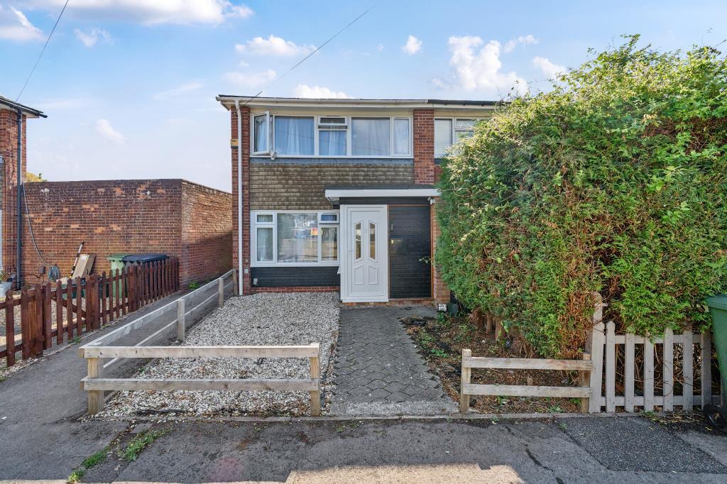 2 bedroom end of terrace house for sale in Coombe court, Thatcham, RG19