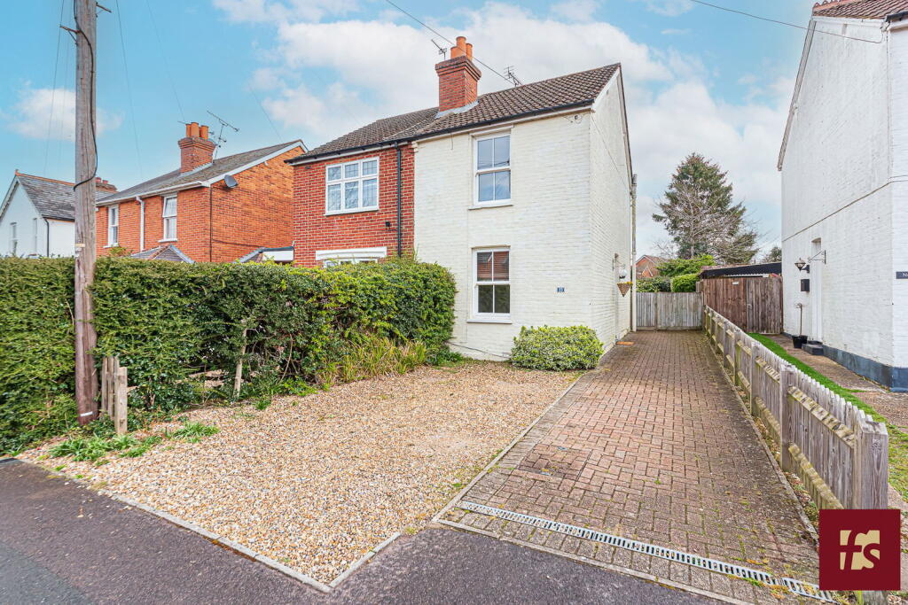 2 bedroom semi-detached house for sale in Pinewood Avenue, Crowthorne ...