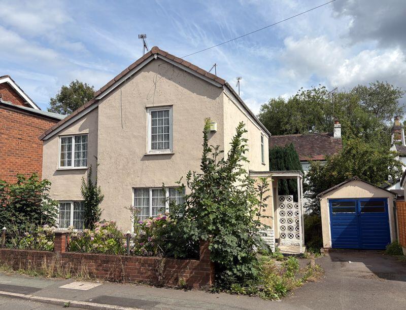 3 bedroom detached house for sale in Henwood Road, Compton ...