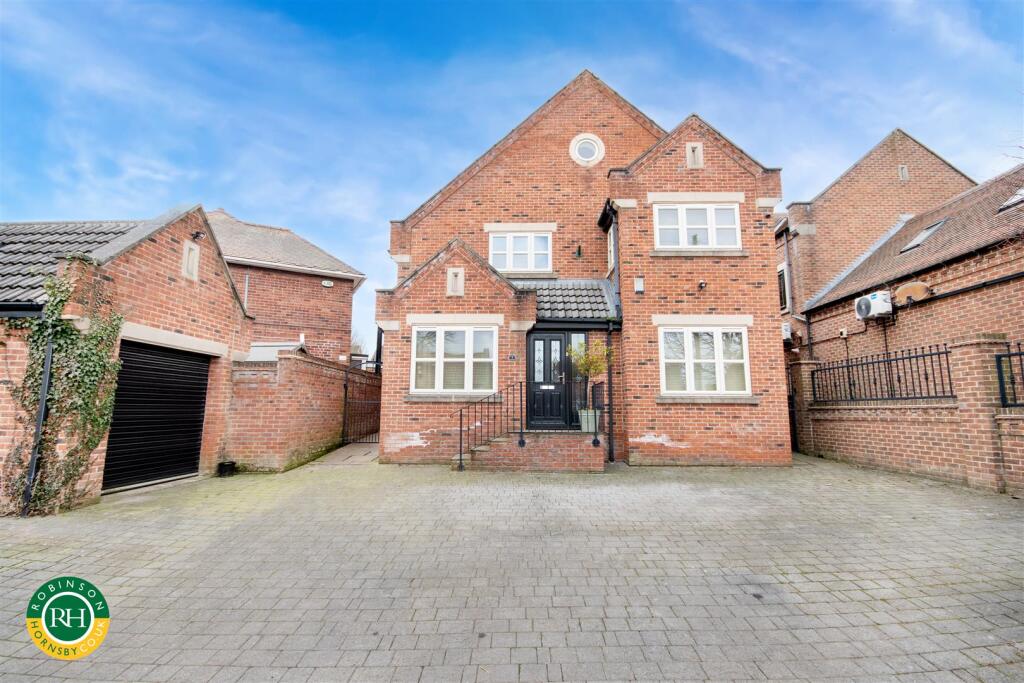 5 bedroom detached house for sale in Doncaster Road, Braithwell ...