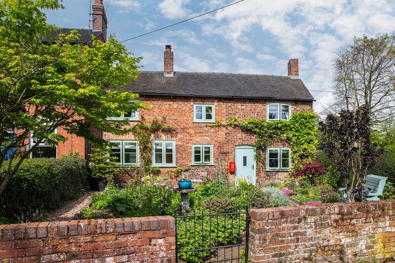 4 bedroom cottage for sale in Englesea Brook Lane, Crewe, CW2