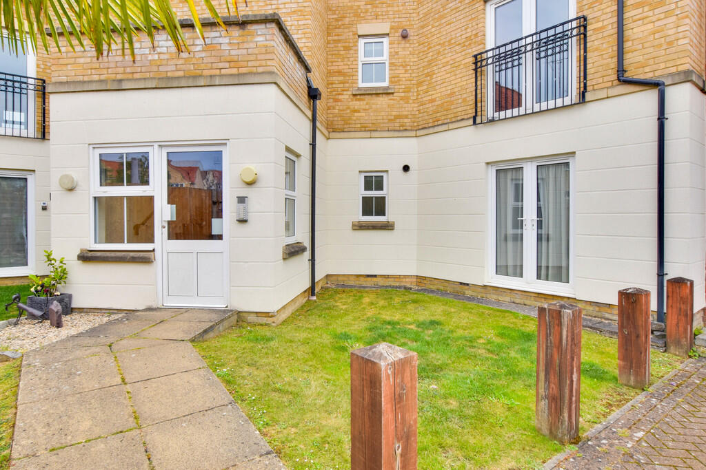 2 bedroom ground floor flat for sale in Matilda Way, Flitch Green, CM6