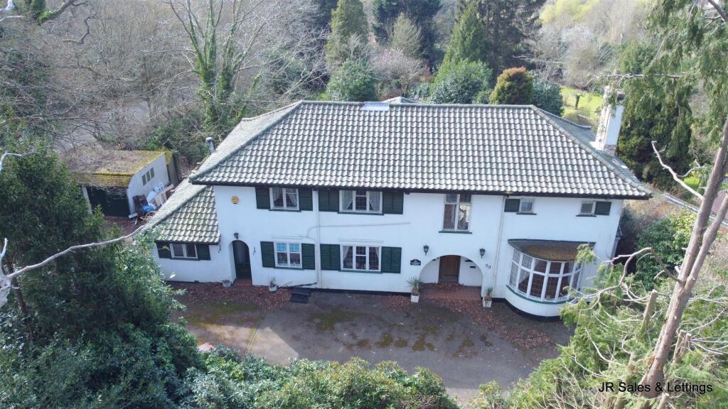 4 bedroom detached house for sale in The Ridgeway, Northaw/Cuffley, EN6