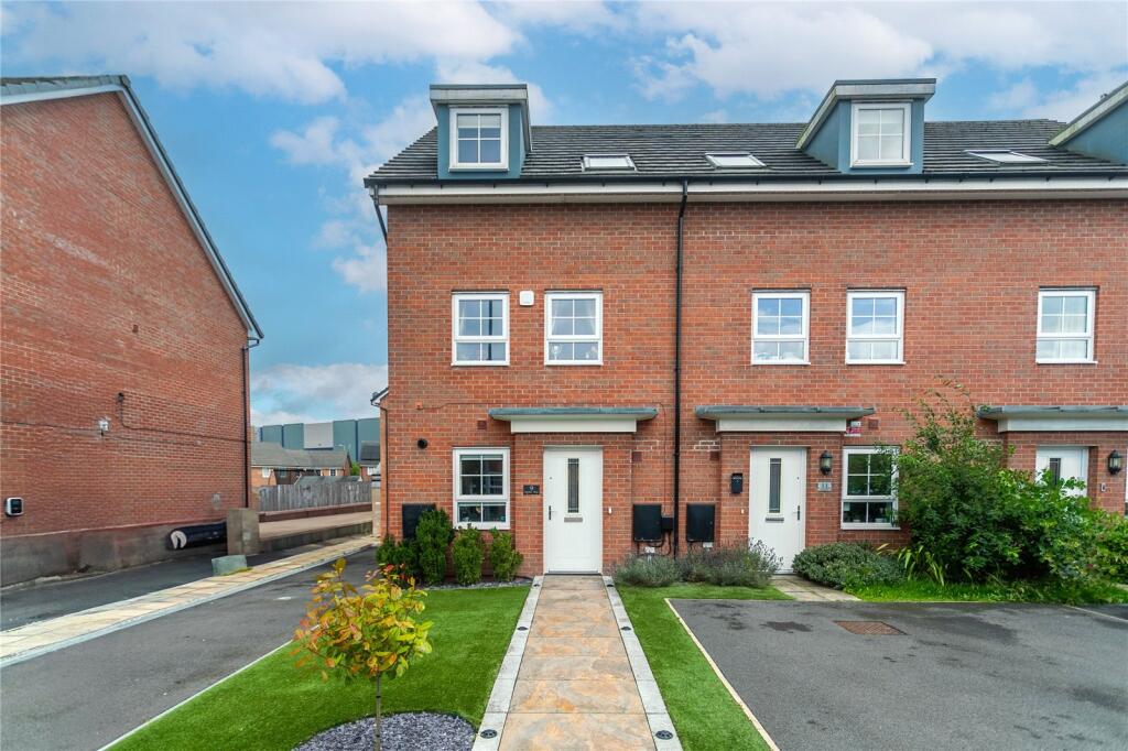 3 bedroom end of terrace house for sale in Stanley Way, Kingsway ...