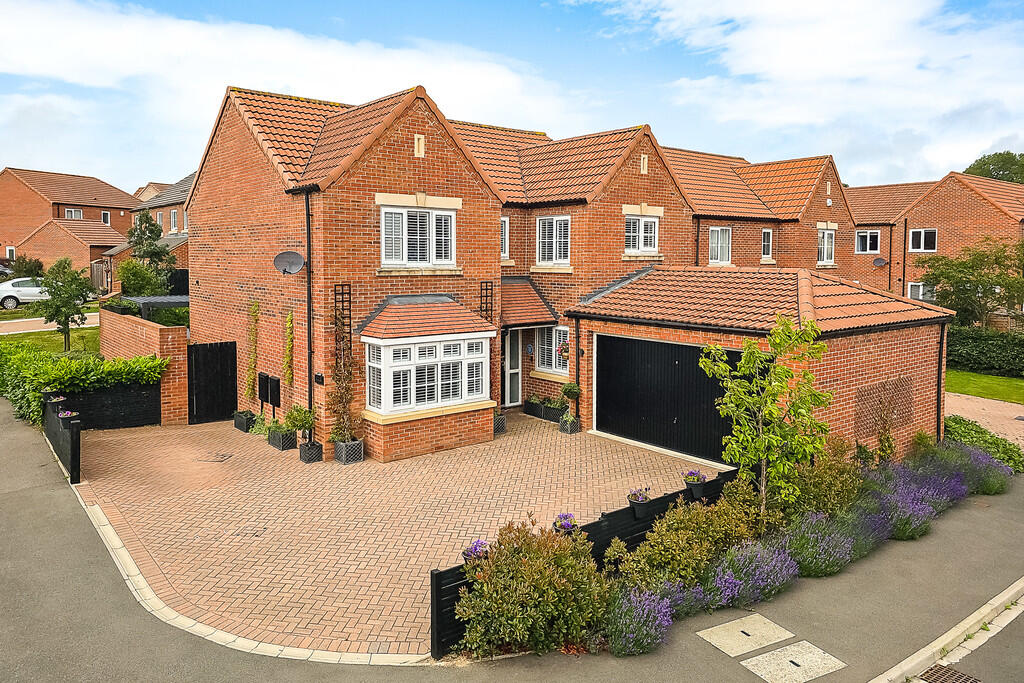 4 bedroom detached house for sale in Malham Drive, Harrogate, HG3