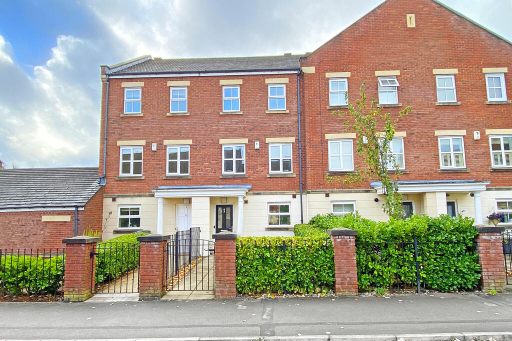 4 bedroom town house for sale in Hutton Gate, Harrogate, HG2