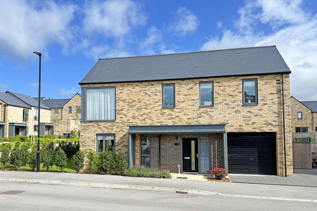 3 bedroom detached house for sale in Fewston Drive, Harrogate, HG3