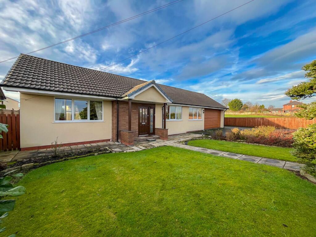 4 bedroom detached bungalow for sale in 77 Starling Road, Three Arrows ...