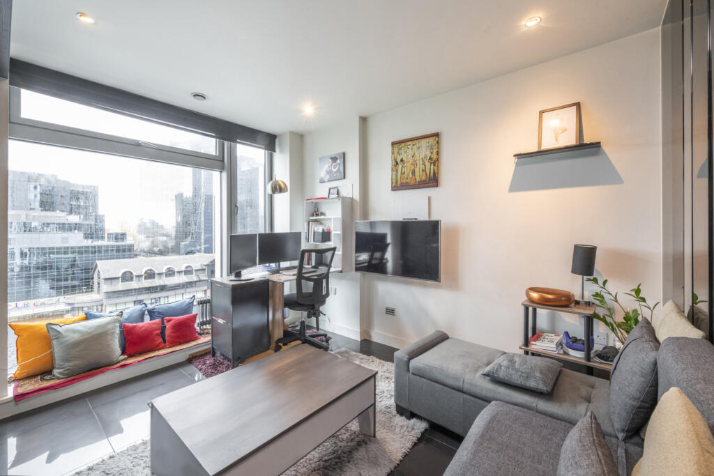 Studio flat for sale in Pan Peninsula Square, Millwall, E14