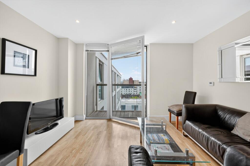 1 bedroom flat for sale in Denison House, 20 Lanterns Way, E14