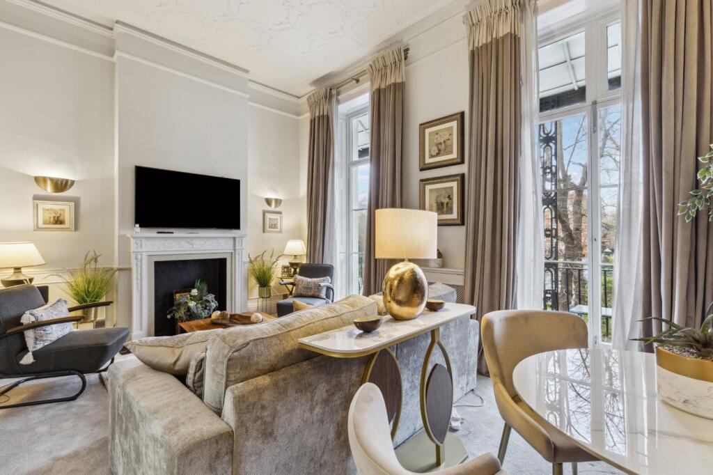1 bedroom flat for sale in Cadogan Place, Knightsbridge, SW1X