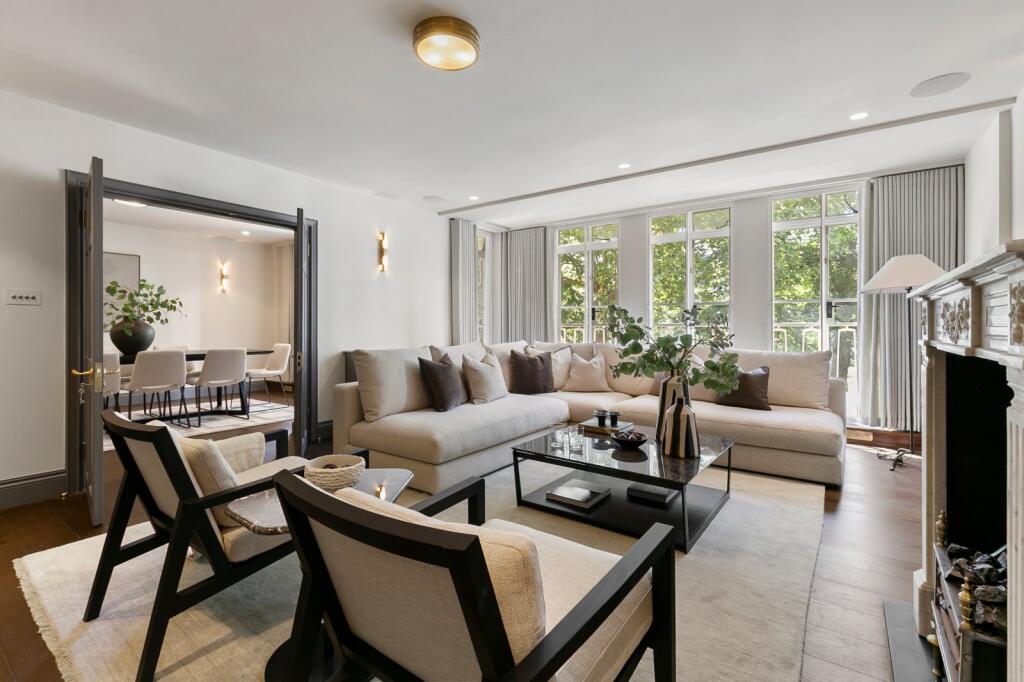 5 bedroom flat for sale in Lowndes Lodge, Cadogan Place, SW1X