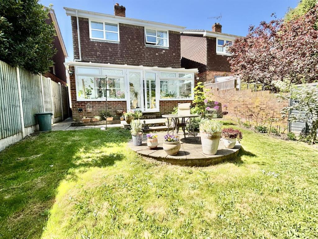 3 bedroom detached house for sale in Roebuck Road, Rochester, ME1