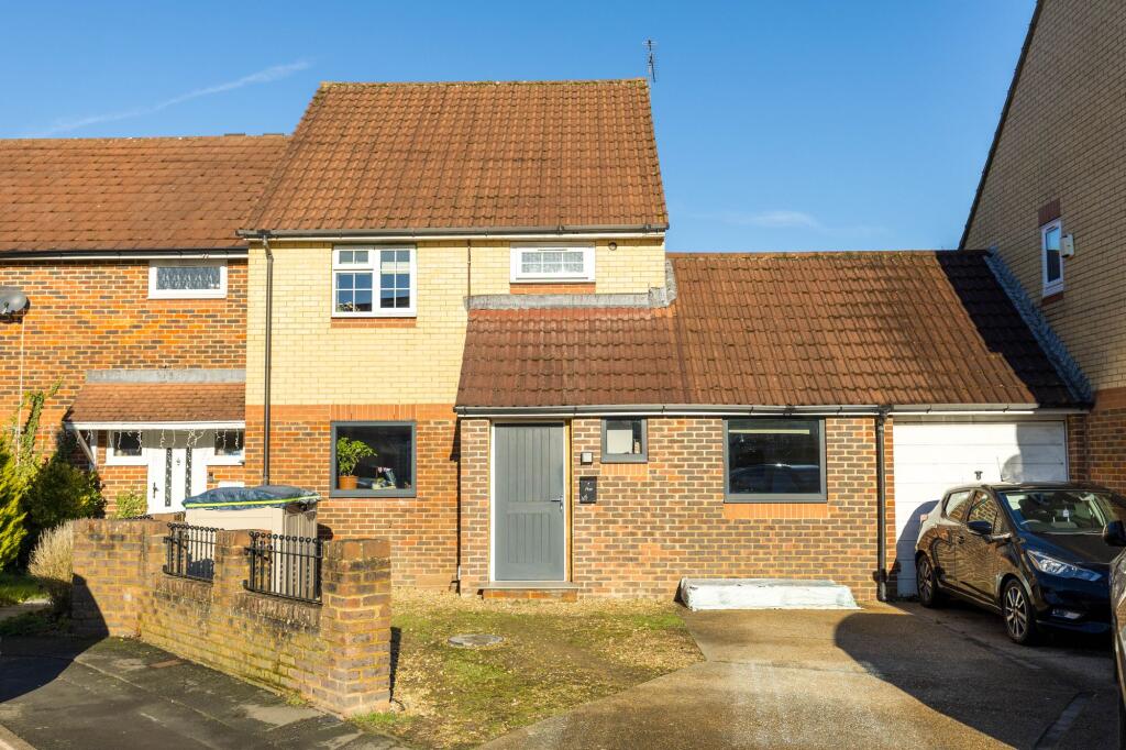 4 bedroom semi-detached house for sale in Atkinson Road, Maidenbower, RH10