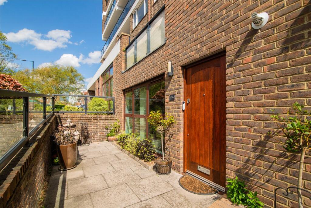 1 bedroom apartment for sale in Petersham Road, Richmond, TW10