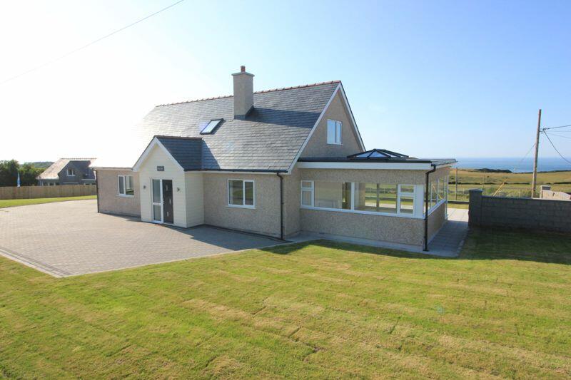 3 bedroom detached house for sale in Holyhead Road, Cemaes Bay, LL67
