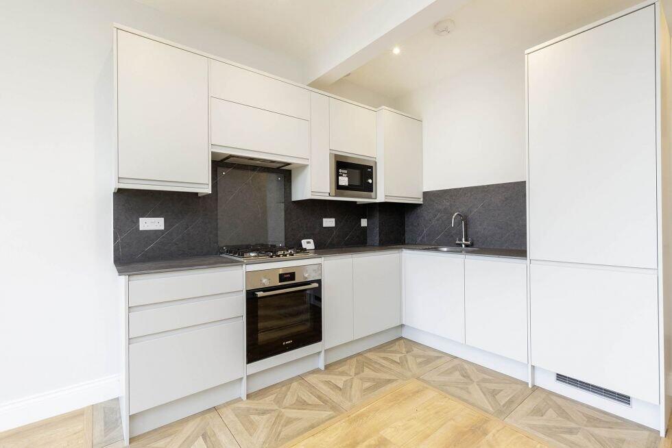 2 bedroom flat for rent in Church Road, Harlesden NW10