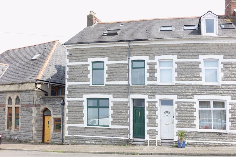 3 bedroom end of terrace house for sale in High Street, Penarth, CF64