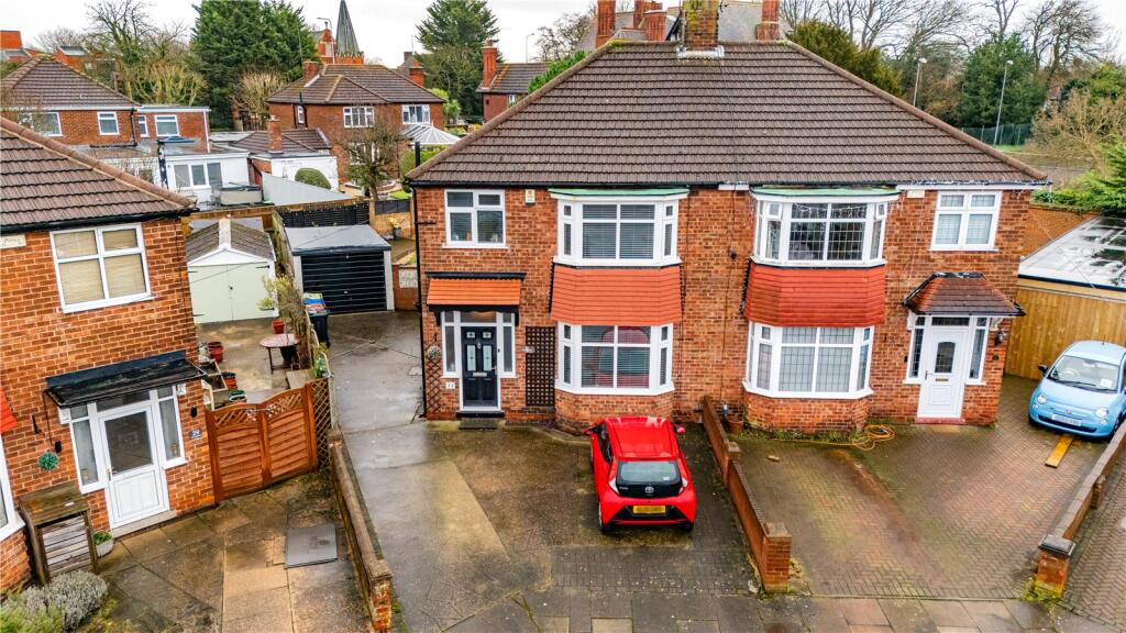 3 bedroom semi-detached house for sale in Roundway, Grimsby ...