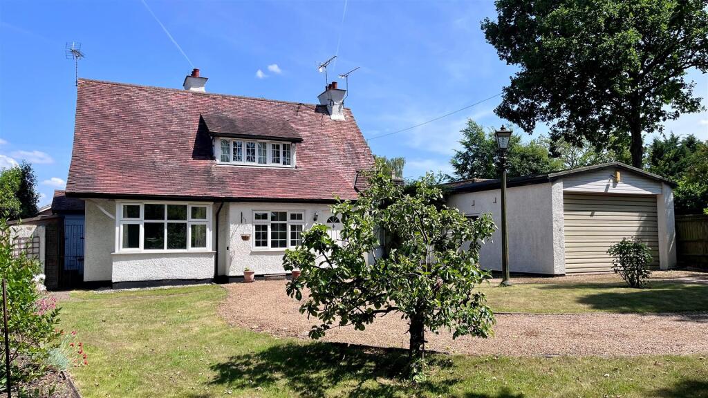 4 bedroom detached house for sale in New Barn Road, Longfield, DA3