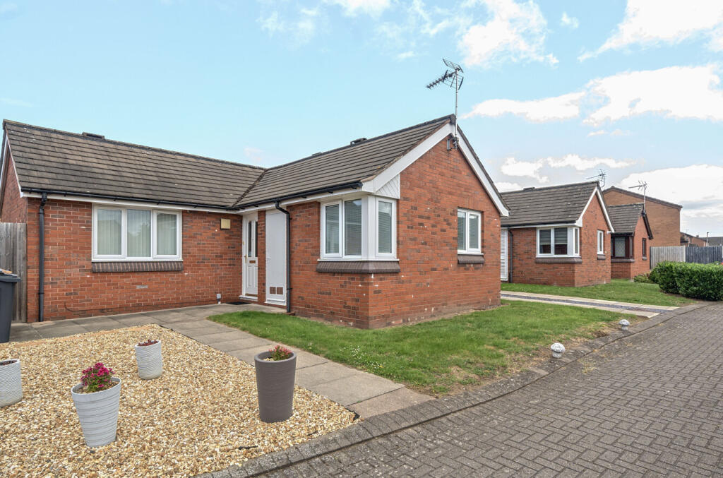1 bedroom bungalow for sale in Ettrick Park, Vicars Cross, Chester, CH3