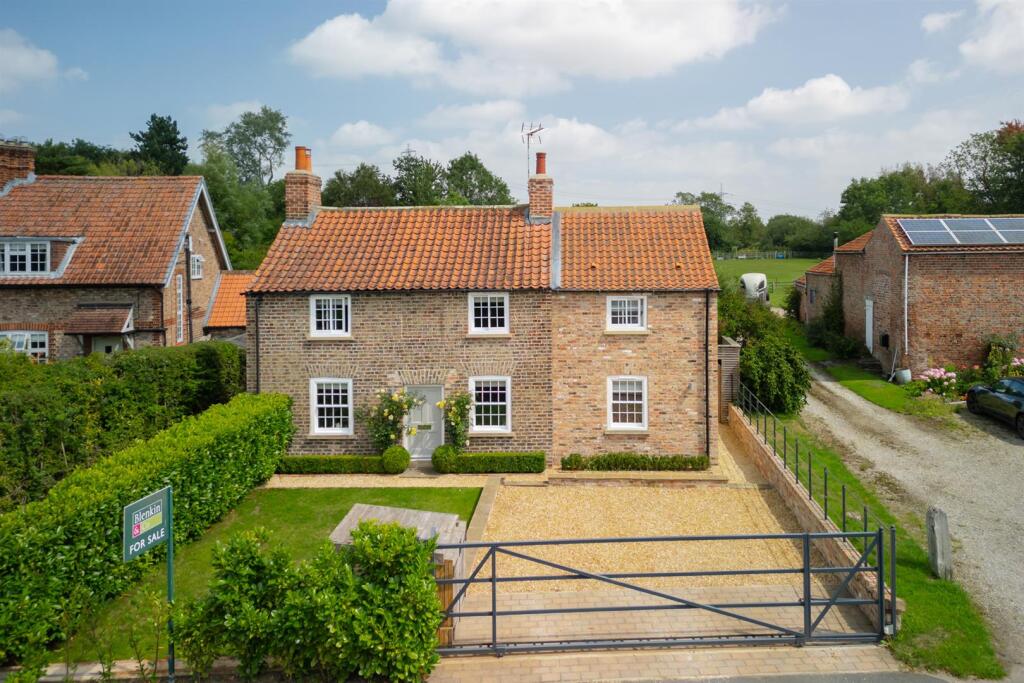 4 bedroom house for sale in Rose Cottage, Claxton, York, YO60