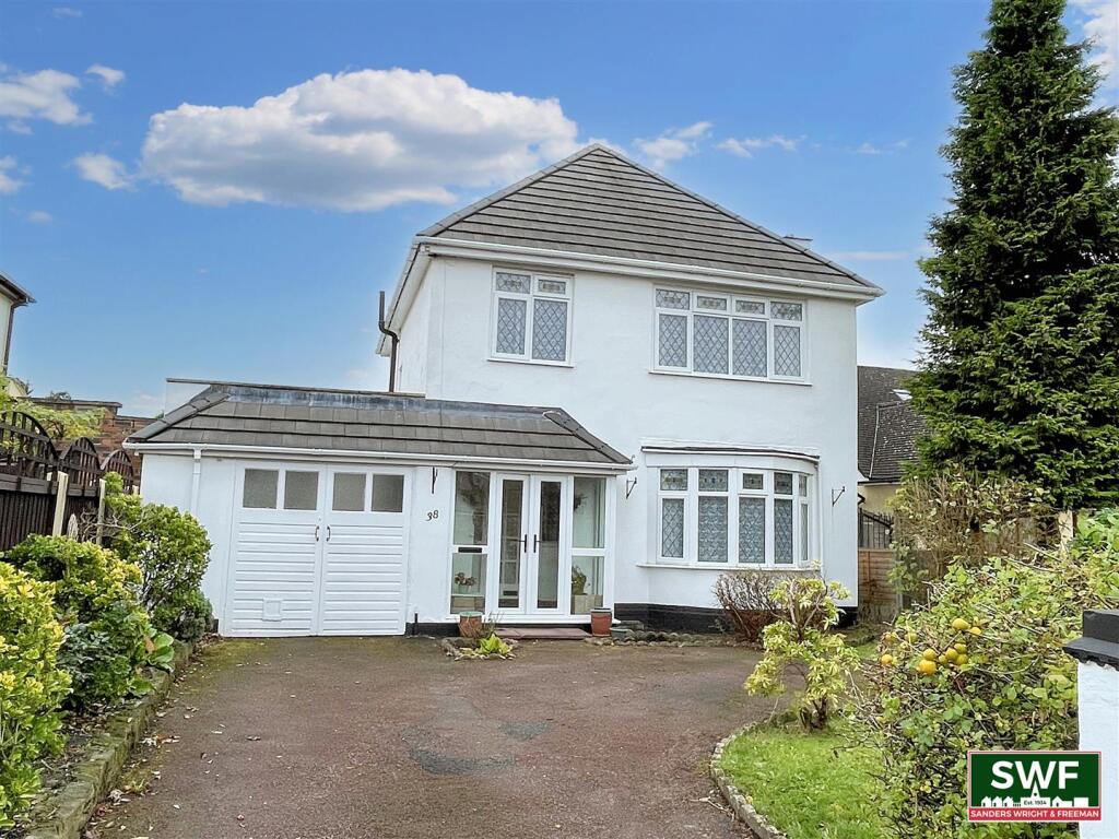 3 bedroom detached house for sale in Windmill Lane, Castlecroft, WV3