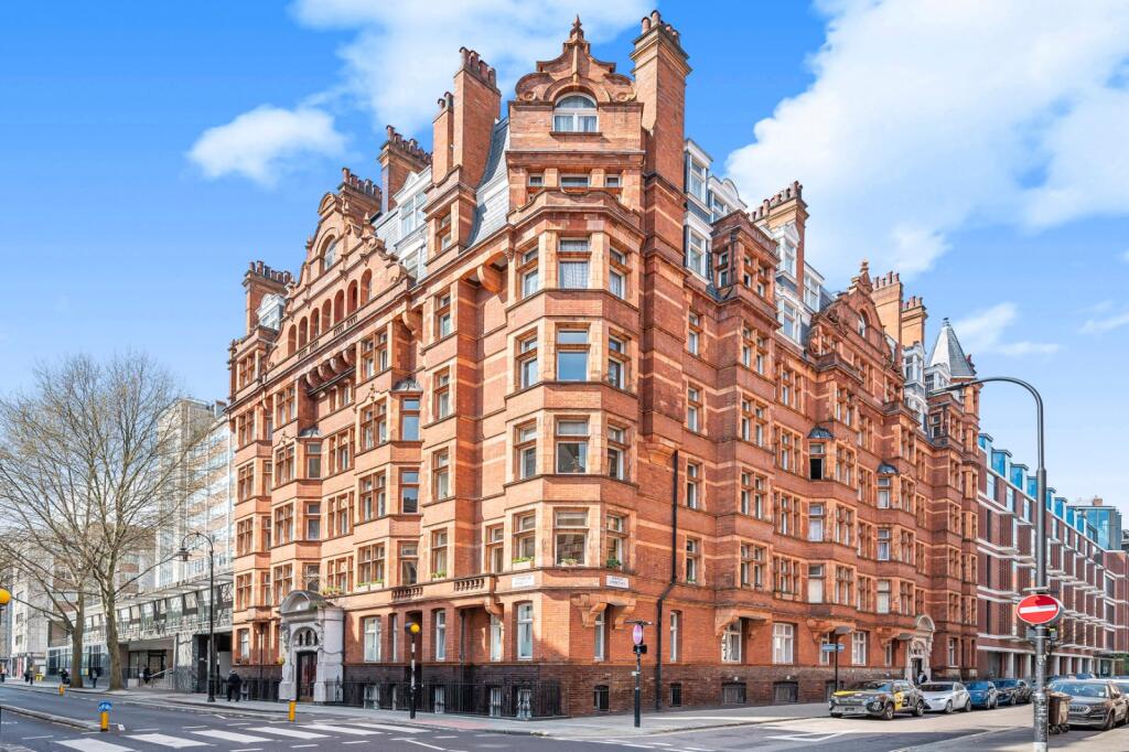 4 bedroom flat for sale in Gordon Mansions, Torrington Place, WC1E