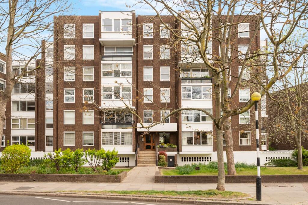 2 bedroom flat for sale in Darwin Court, Gloucester Avenue, NW1