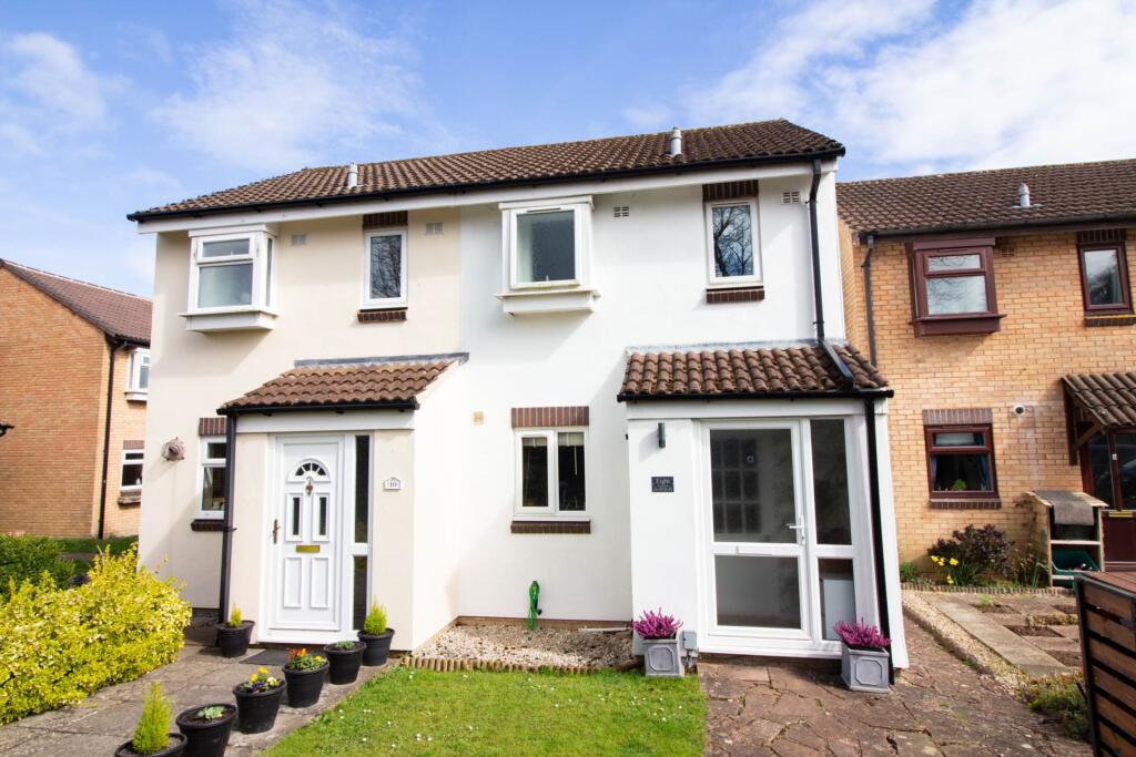 2 bedroom semi-detached house for sale in Walnut Walk, Frome, BA11