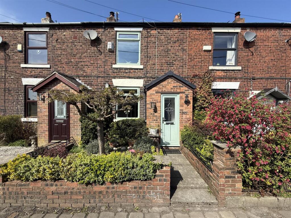 3 bedroom cottage for sale in Alt Lane, Park Bridge, Oldham, OL8