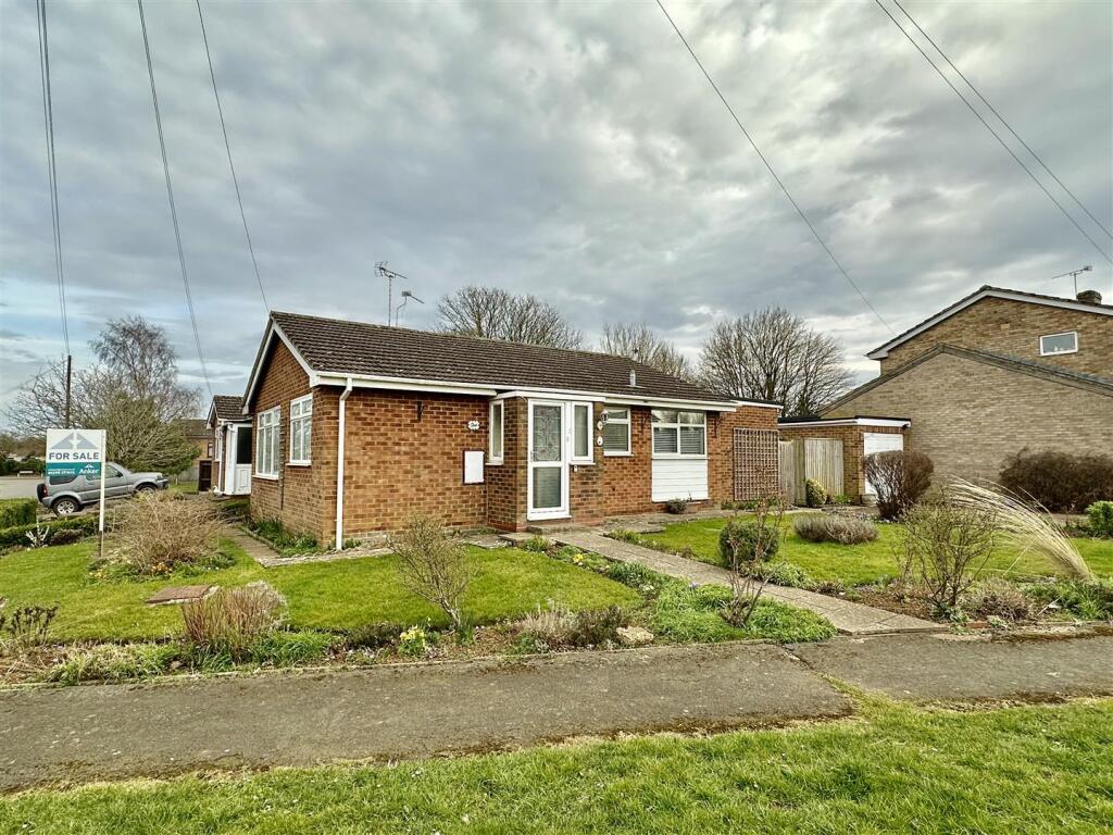 2 bedroom semi-detached bungalow for sale in Jaynes Close, Banbury, OX16
