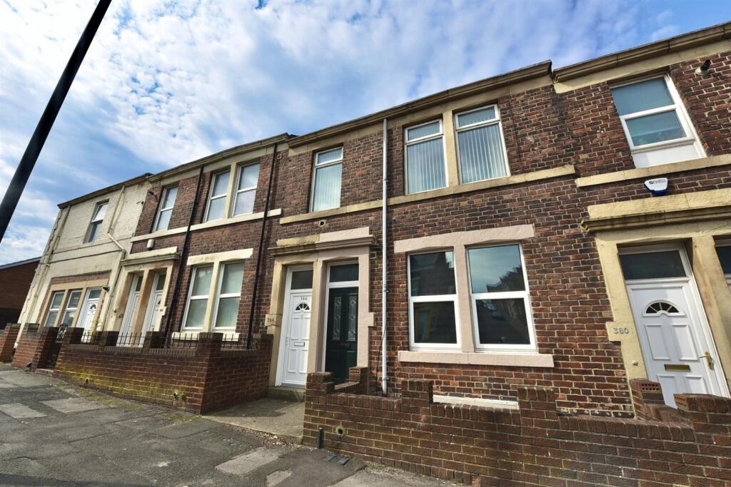 3 bedroom maisonette for sale in Old Durham Road, Gateshead, NE8