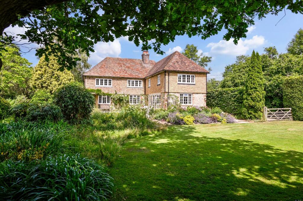 5 bedroom detached house for sale in Bonnington, Ashford, TN25