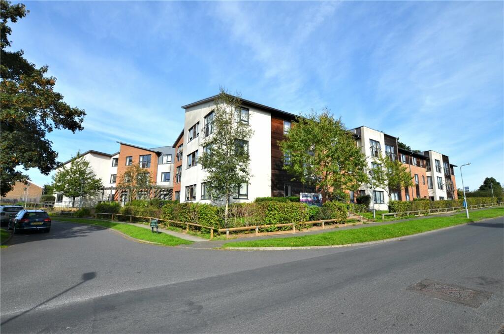 2 Bedroom Apartment For Sale In Lealands Drive Uckfield East Sussex Tn22