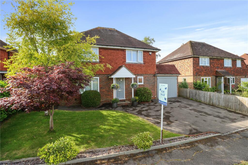 3 Bedroom Detached House For Sale In Cambridge Way Uckfield East