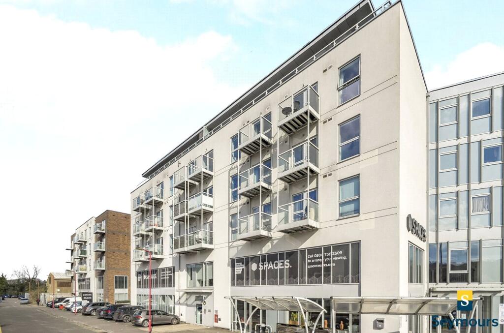 1 bedroom flat for sale in Station View, Guildford, Surrey, GU1
