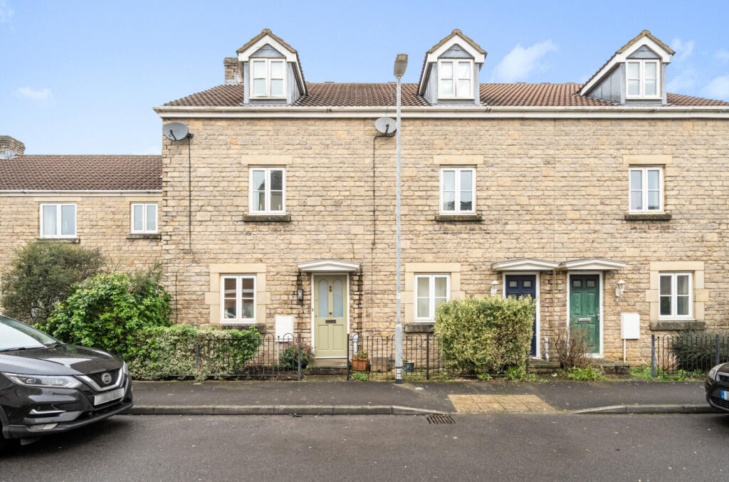 3 bedroom end of terrace house for sale in Wallington Way, Frome, BA11