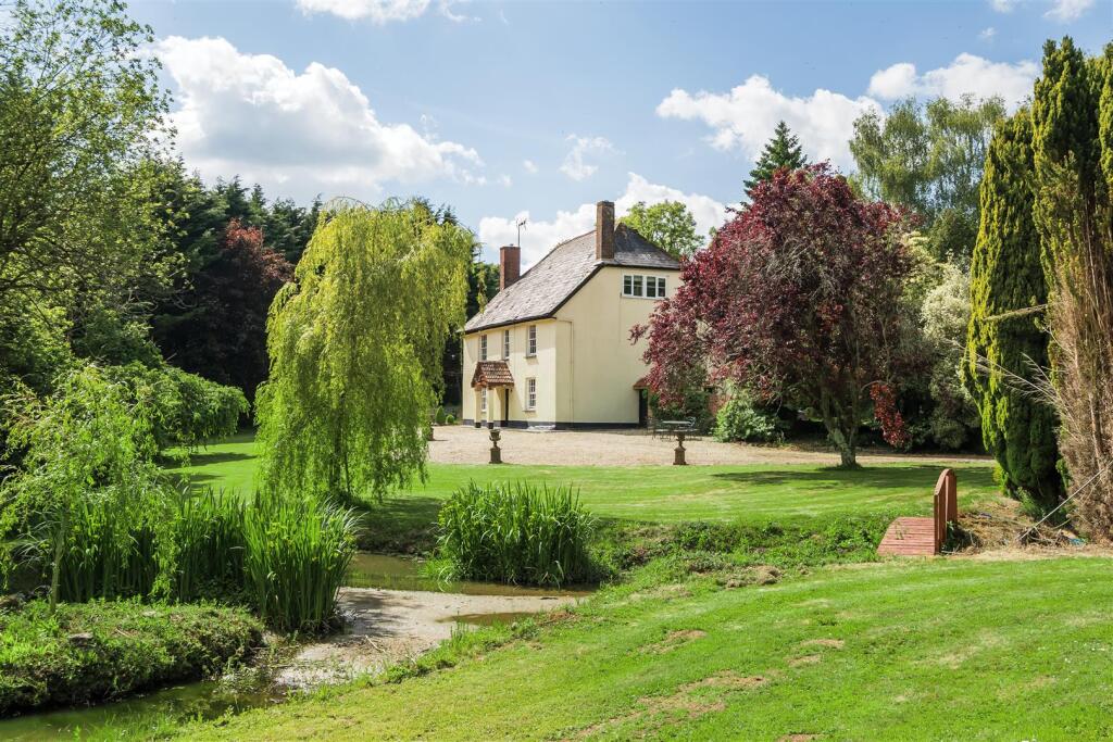 6 bedroom detached house for sale in Tedburn Road, Whitestone, Exeter, EX4