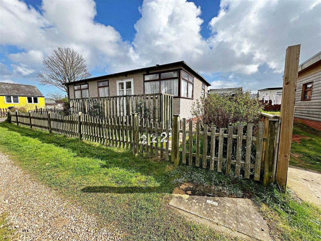 3 Bedroom Chalet For Sale In Humberston Fitties Humberston Grimsby N