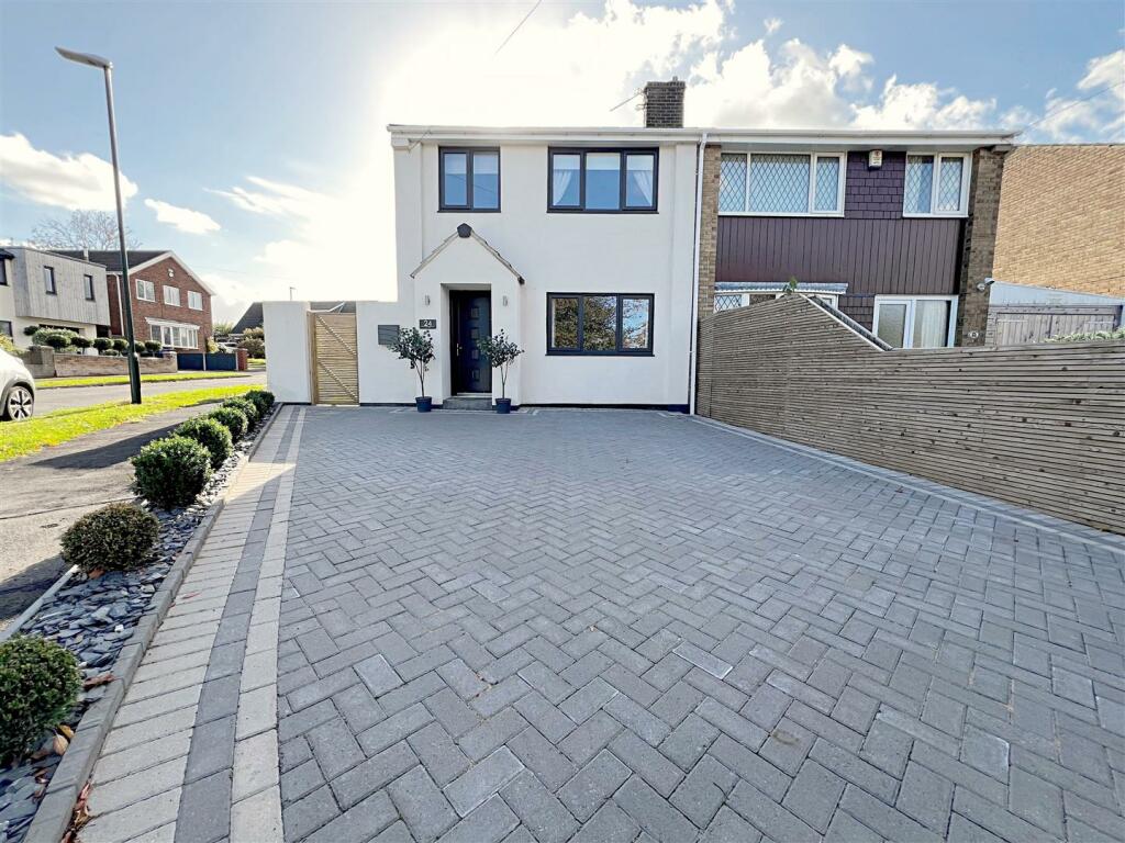 3 bedroom semi-detached house for sale in Mill View, Waltham, Grimsby ...